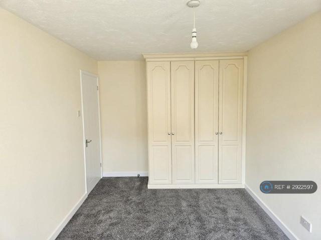 3 bedroom end of terrace house to rent