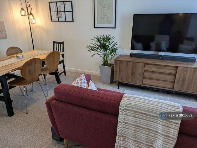 3 bedroom end of terrace house to rent