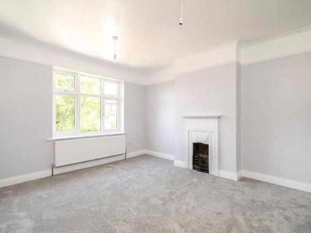 3 bedroom end of terrace house to rent