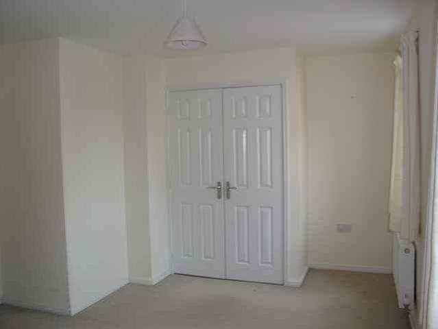 3 bedroom end of terrace house to rent