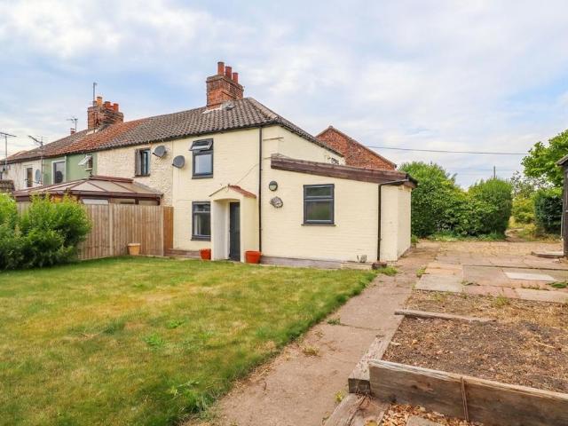 3 bedroom end of terrace house to rent
