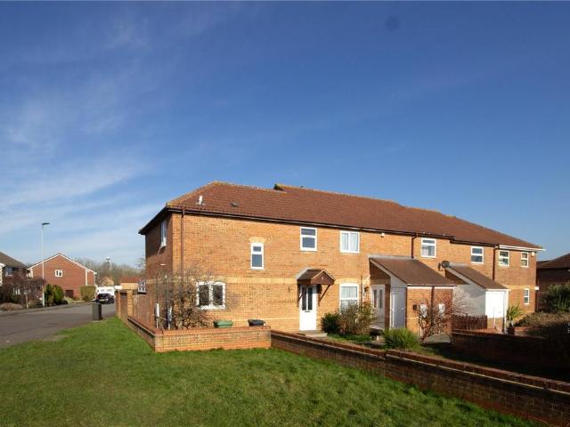 3 bedroom end of terrace house to rent