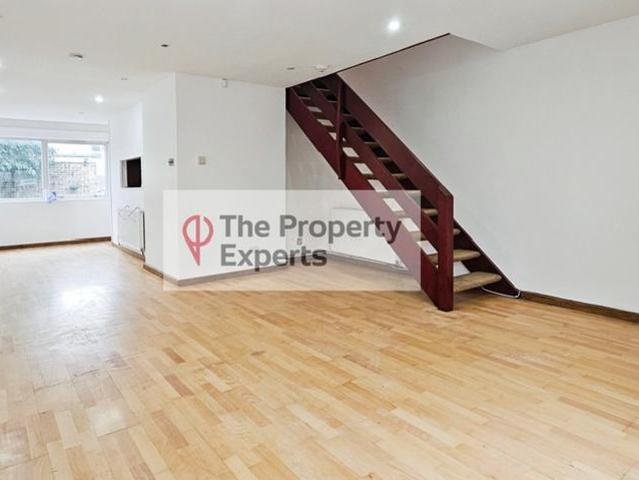 3 bedroom end of terrace house to rent