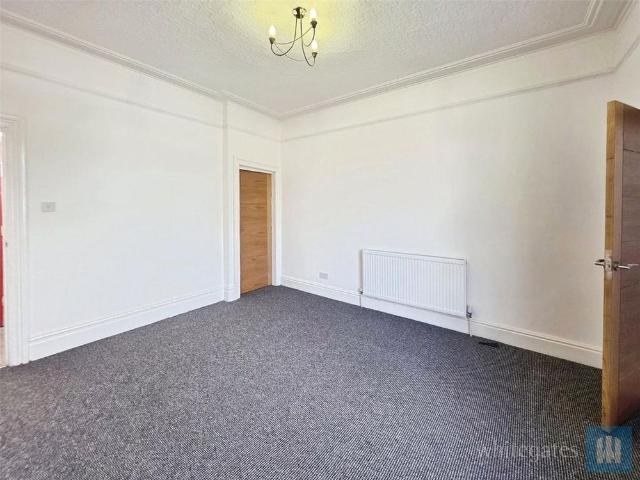 3 bedroom end of terrace house to rent
