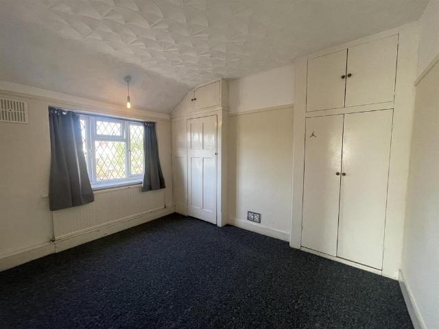 3 bedroom end of terrace house to rent