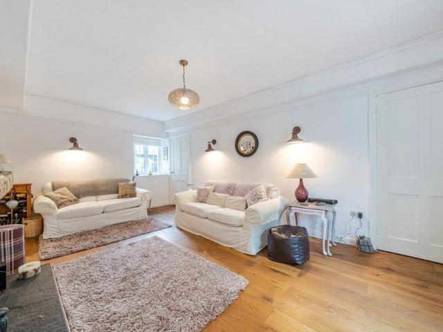 3 bedroom end of terrace house to rent