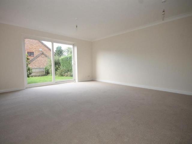 3 bedroom end of terrace house to rent