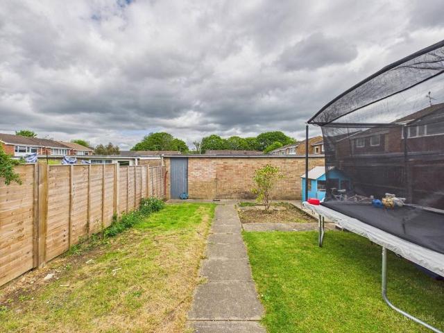 3 bedroom end of terrace house to rent