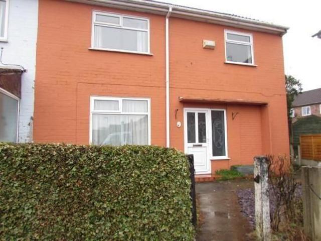 3 bedroom end of terrace house to rent