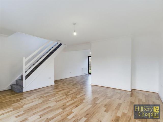 3 bedroom end of terrace house to rent