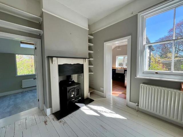 3 bedroom end of terrace house to rent