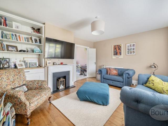3 bedroom end of terrace house to rent