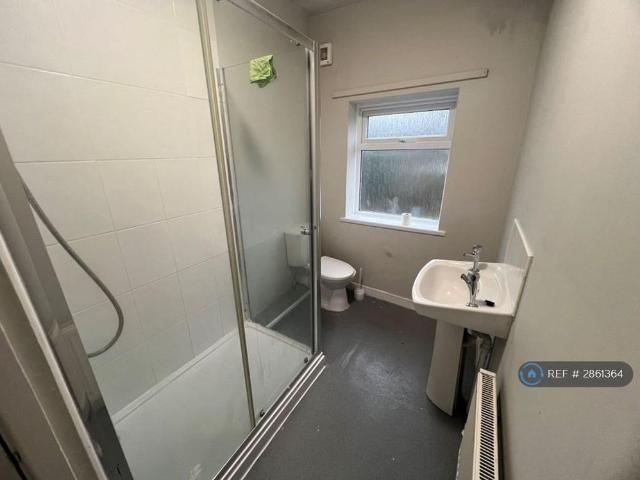 3 bedroom end of terrace house to rent