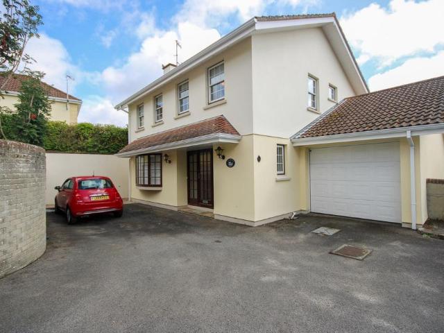 3 bedroom end of terrace house to rent