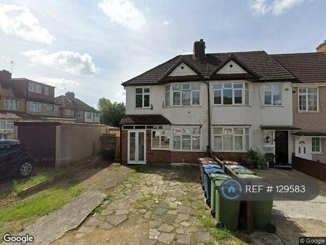 3 bedroom end of terrace house to rent