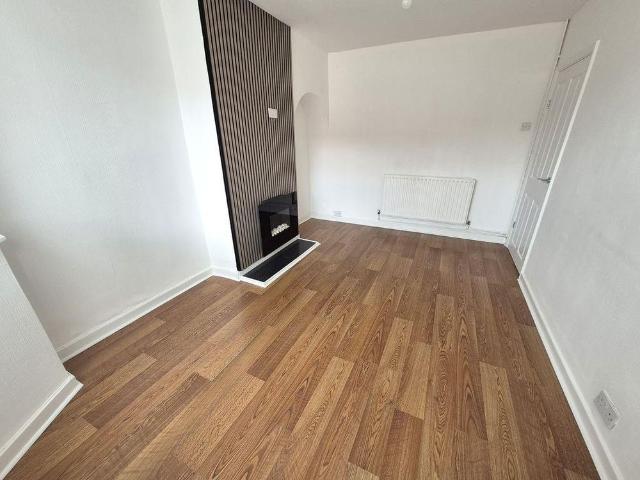 3 bedroom end of terrace house to rent