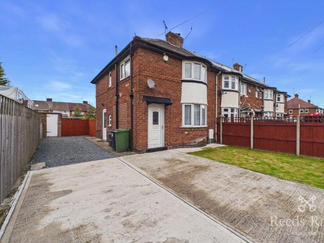 3 bedroom end of terrace house to rent