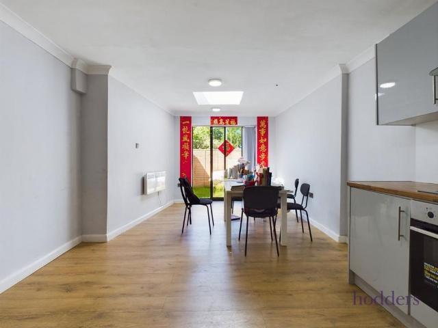 3 bedroom end of terrace house to rent