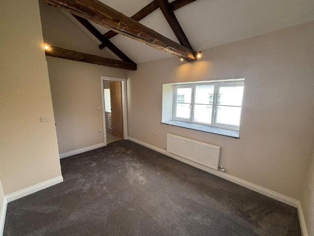 3 bedroom end of terrace house to rent