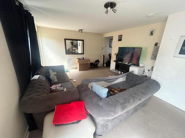 3 bedroom end of terrace house to rent