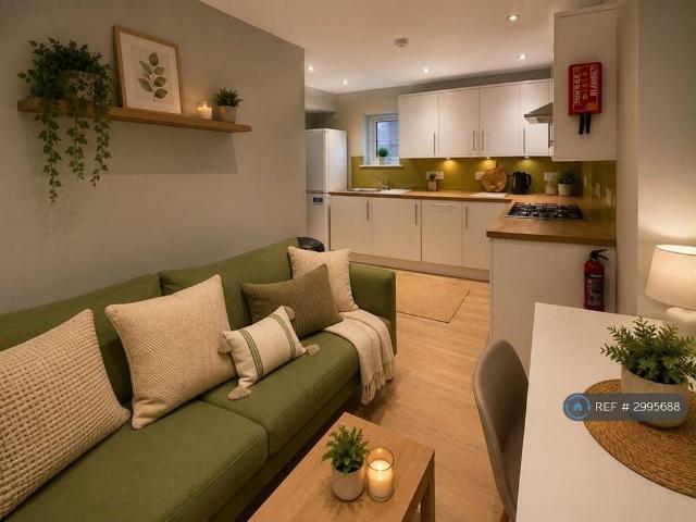 3 bedroom end of terrace house to rent