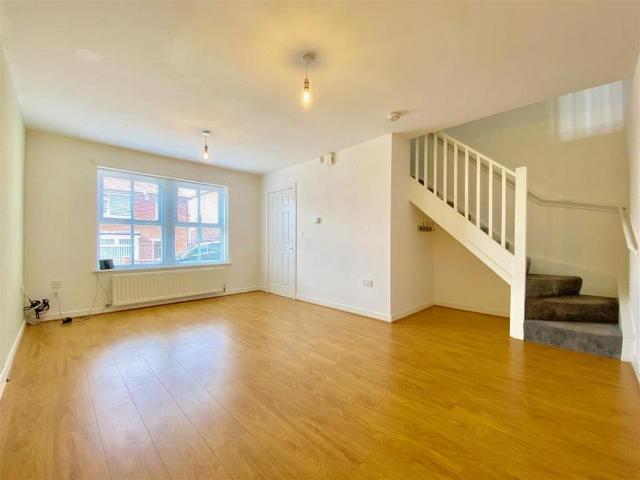 3 bedroom end of terrace house to rent
