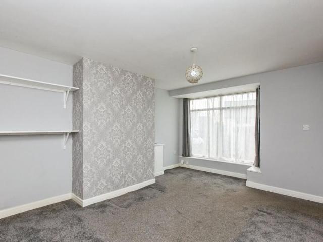 3 bedroom end of terrace house to rent