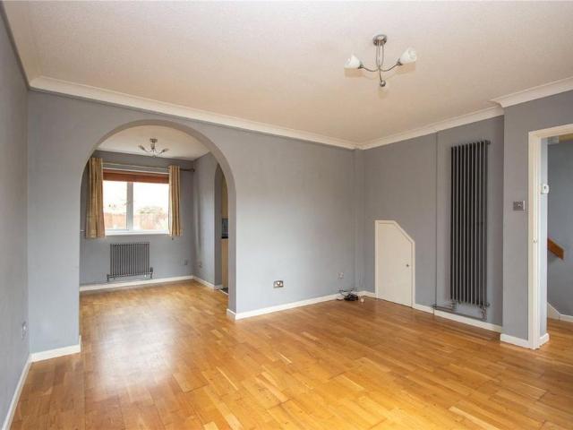 3 bedroom end of terrace house to rent