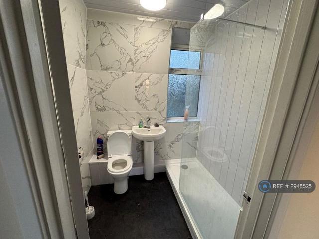 3 bedroom end of terrace house to rent