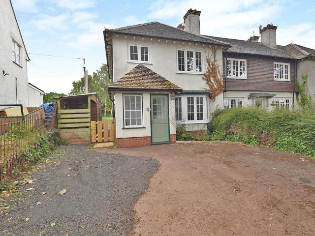 3 bedroom end of terrace house to rent