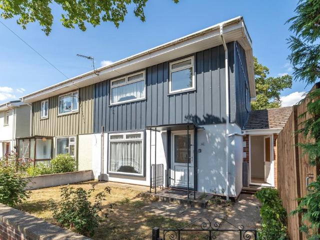 3 bedroom end of terrace house to rent