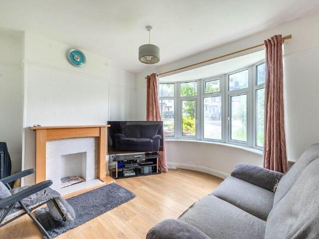 3 bedroom end of terrace house to rent