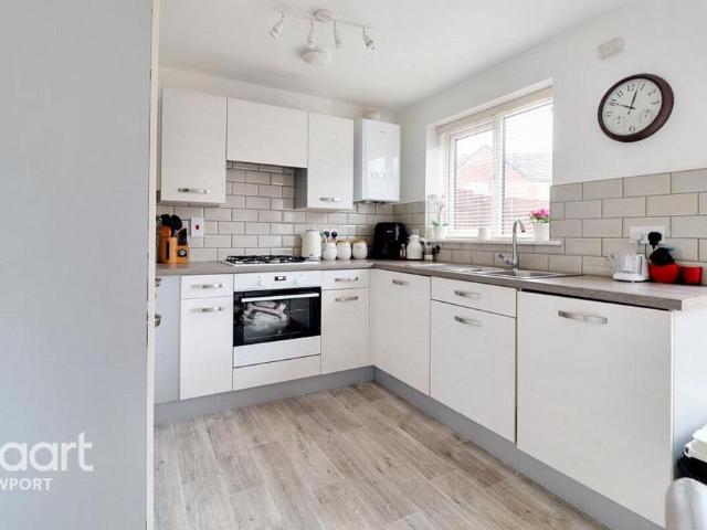 3 bedroom end of terrace house to rent