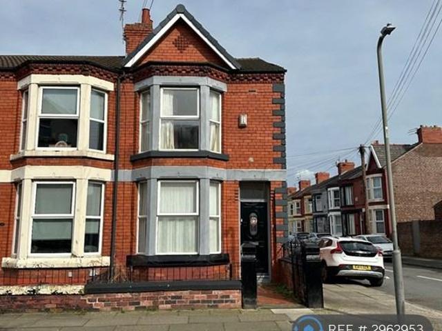 3 bedroom end of terrace house to rent
