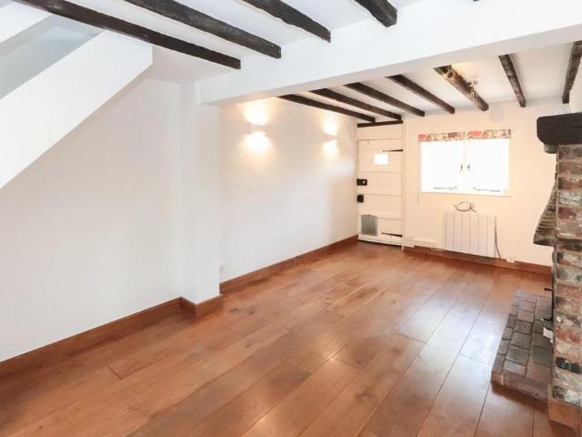 3 bedroom end of terrace house to rent