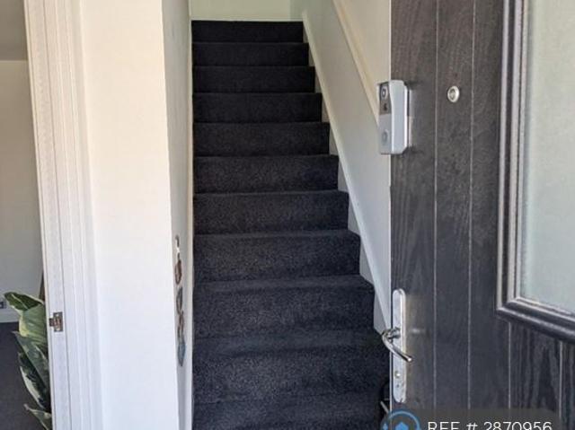 3 bedroom end of terrace house to rent