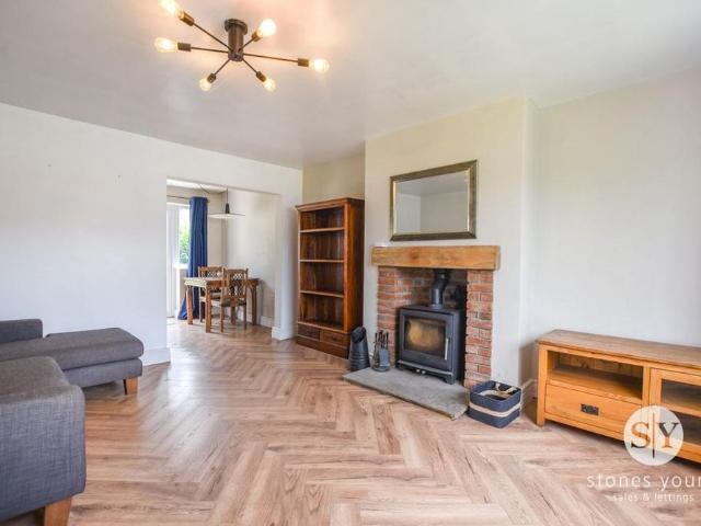 3 bedroom end of terrace house to rent