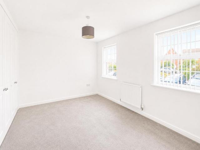 3 bedroom end of terrace house to rent
