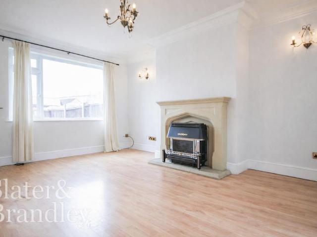 3 bedroom end of terrace house to rent