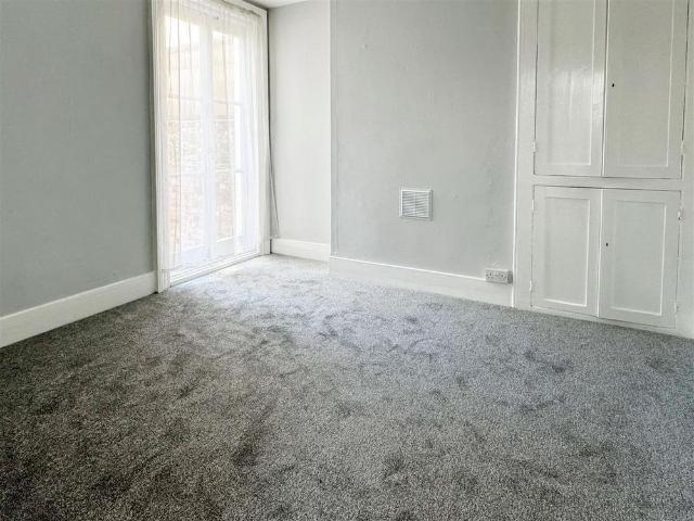 3 bedroom end of terrace house to rent