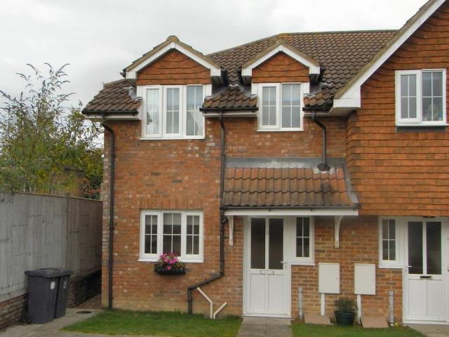 3 bedroom end of terrace house to rent
