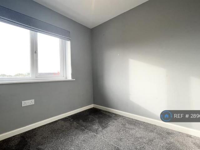 3 bedroom end of terrace house to rent