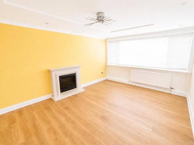 3 bedroom end of terrace house to rent