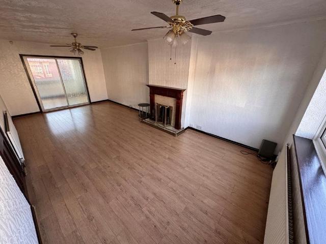 3 bedroom end of terrace house to rent