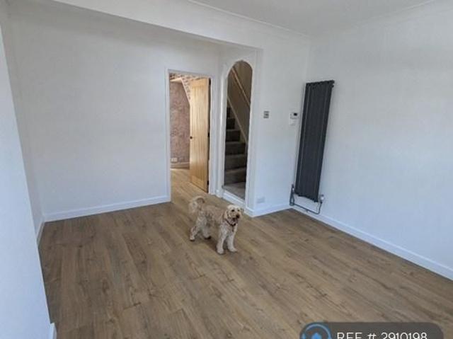 3 bedroom end of terrace house to rent