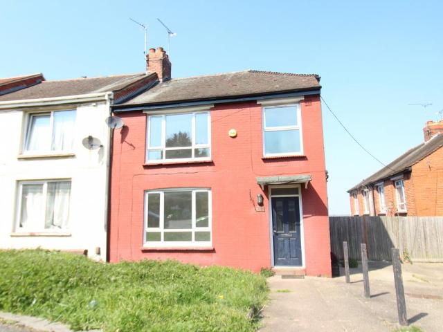 3 bedroom end of terrace house to rent