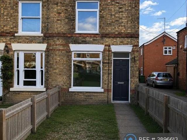 3 bedroom end of terrace house to rent