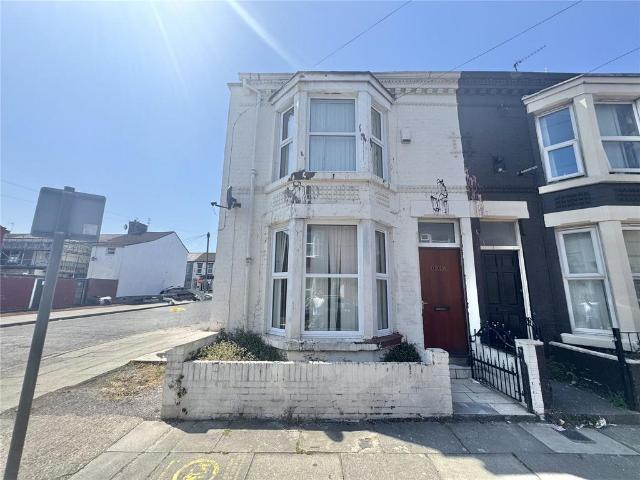 3 bedroom end of terrace house to rent