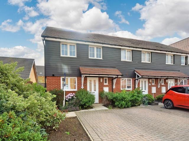 3 bedroom end of terrace house to rent