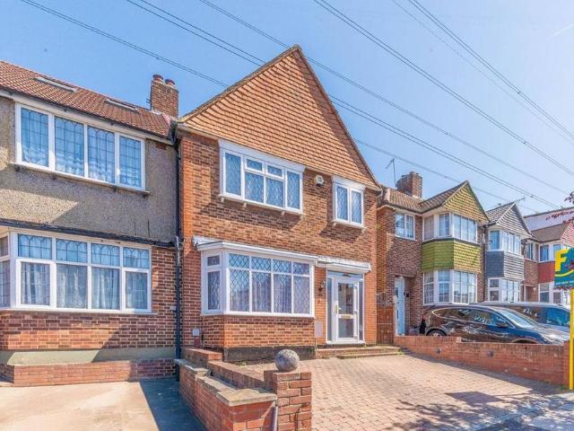 3 bedroom end of terrace house to rent